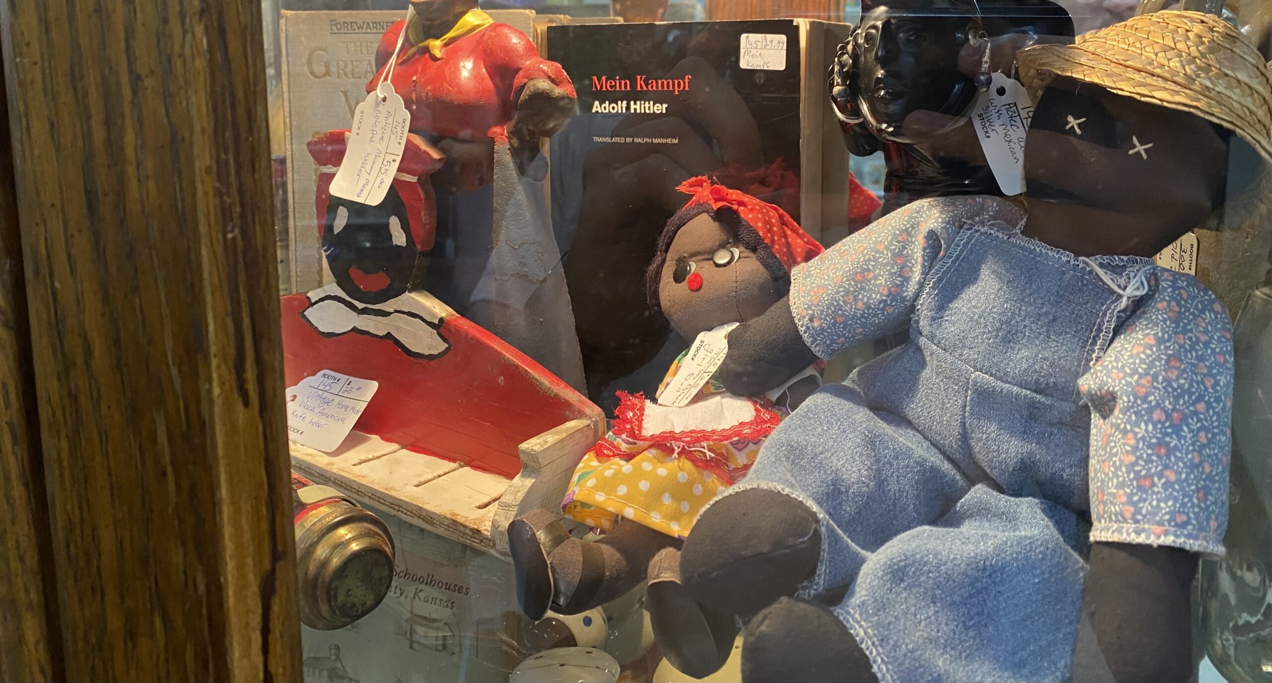‘Bizarre and uncomfortable’: Display at Antique Mall features dolls and ...